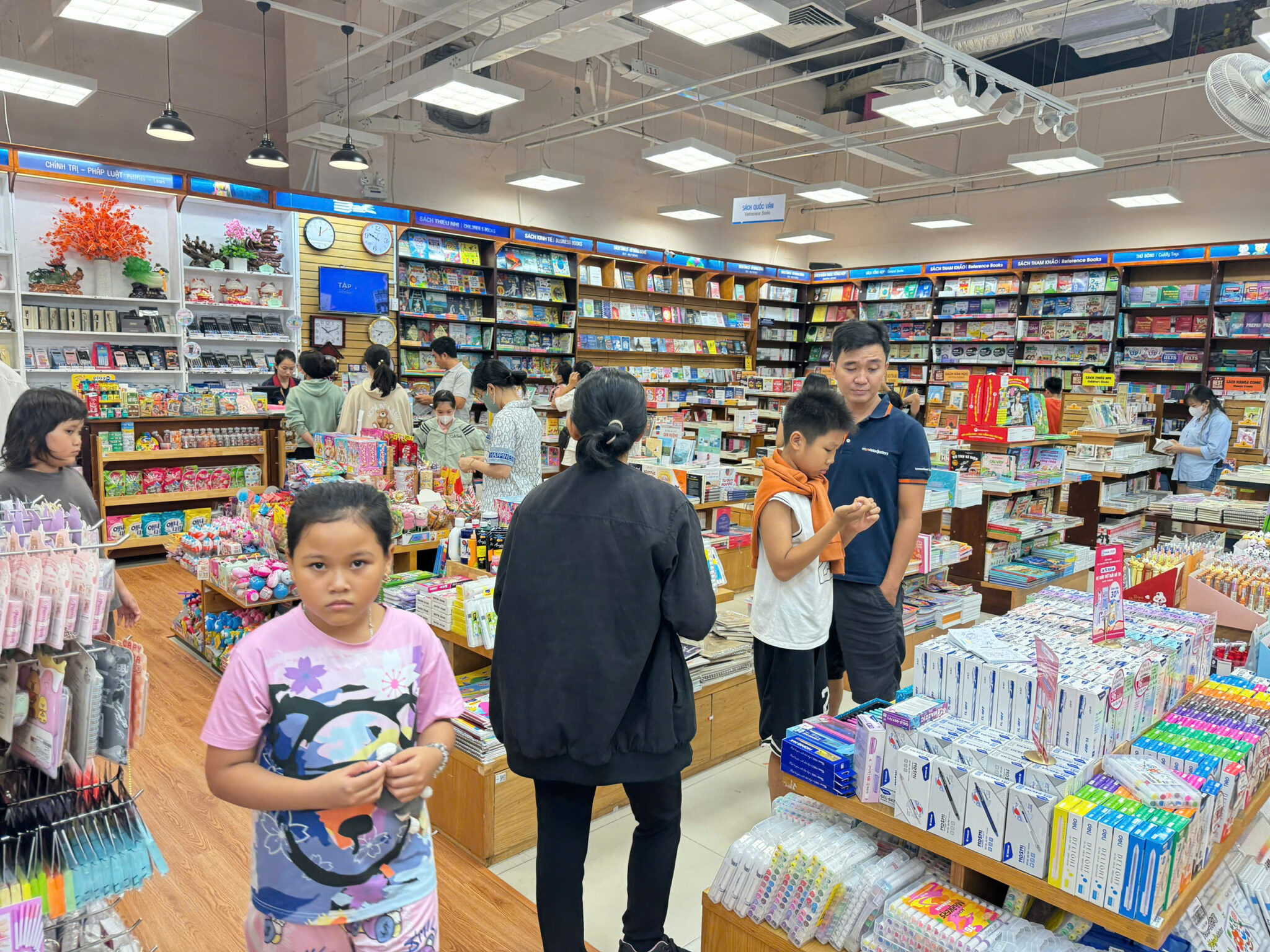 Nhà sách FAHASA Cai Lậy - FAHASASG