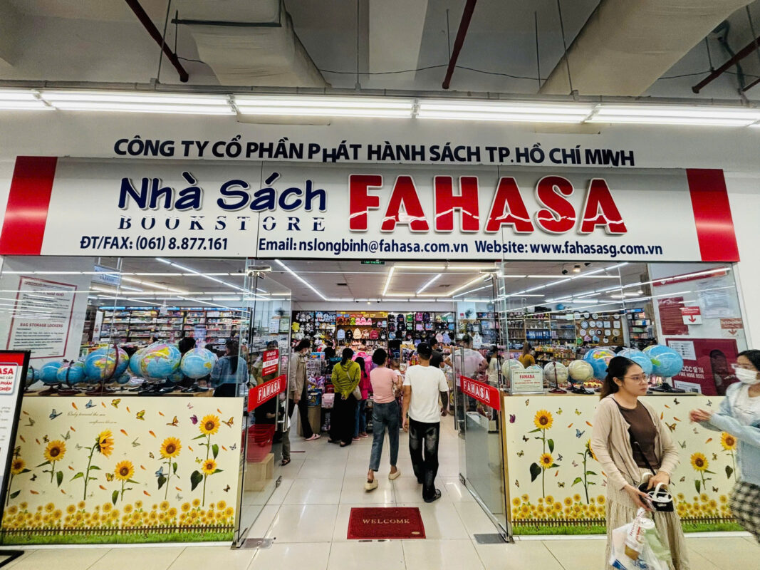 Nhà sách FAHASA Long Bình - FAHASASG